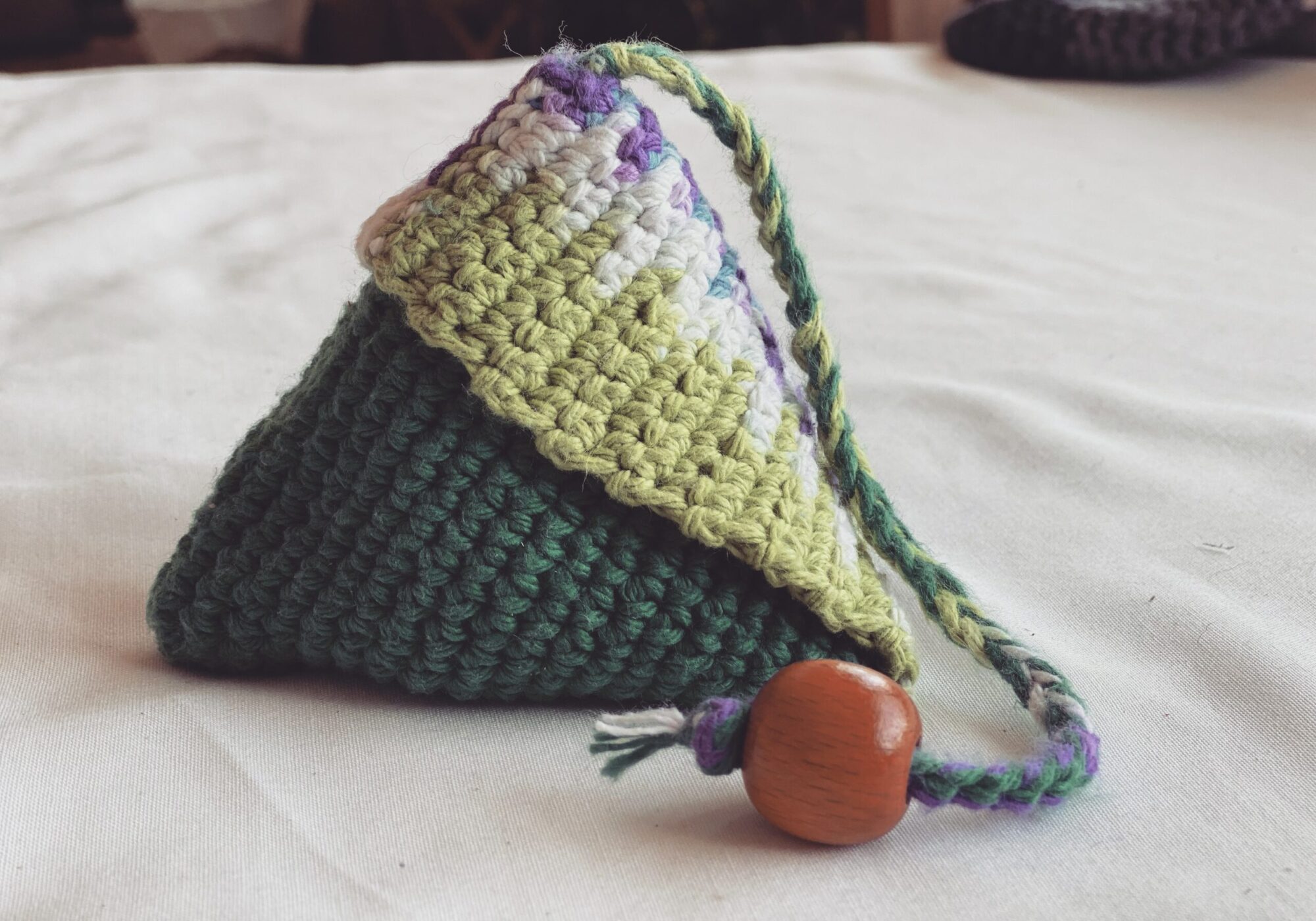 Crochet small pyramid pouch – Handmade by Derya