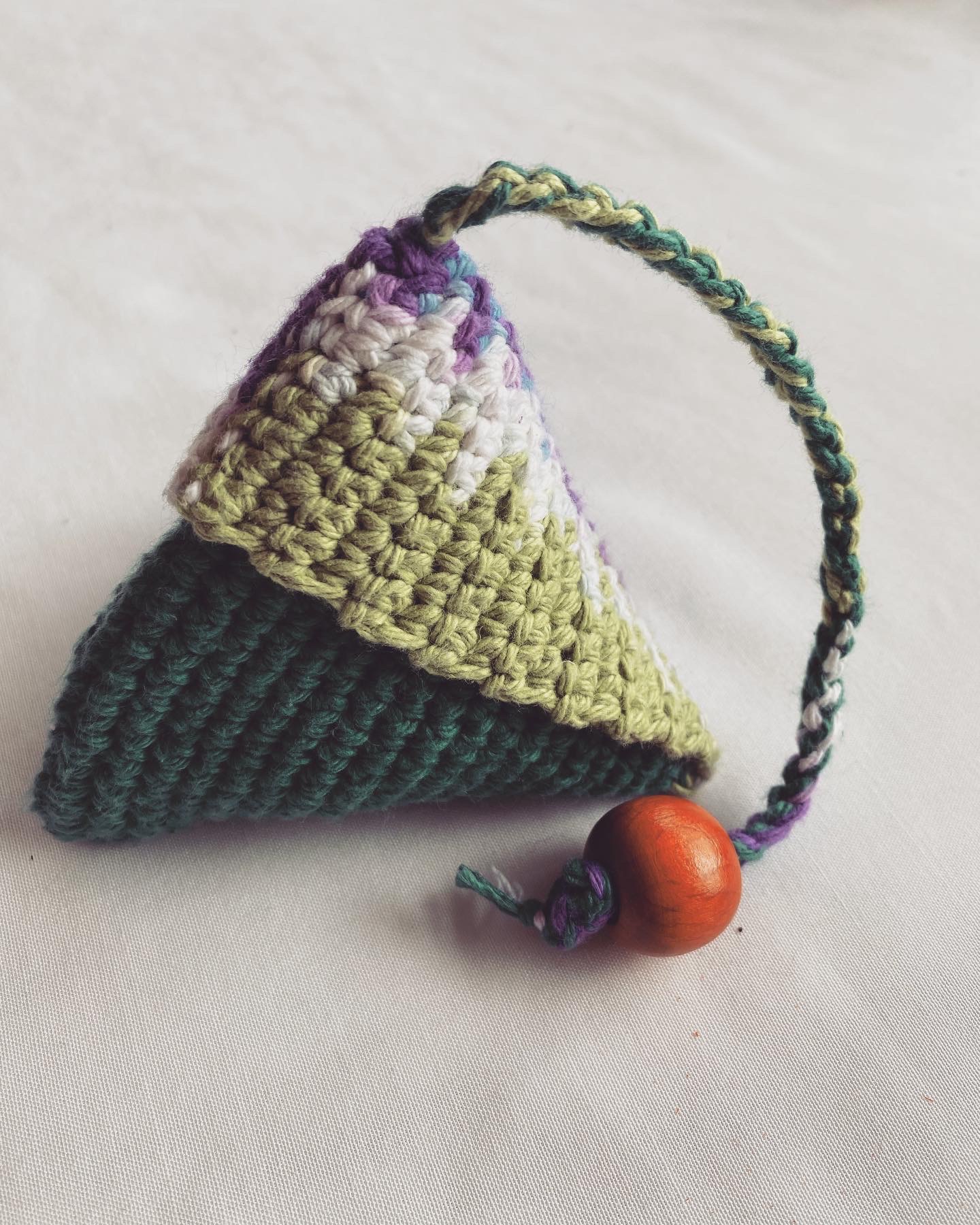 Crochet small pyramid pouch