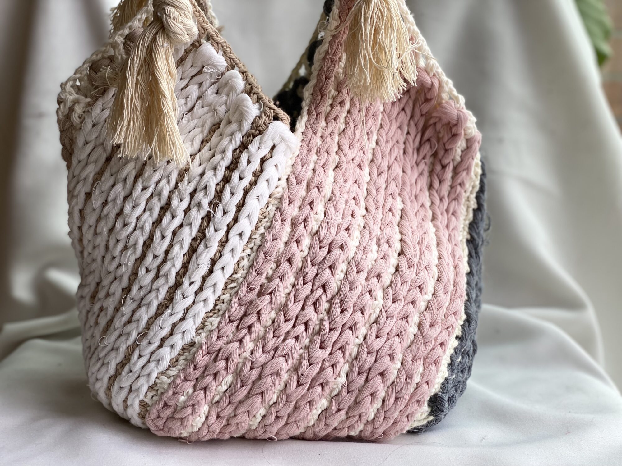 Crochet tulip handbag