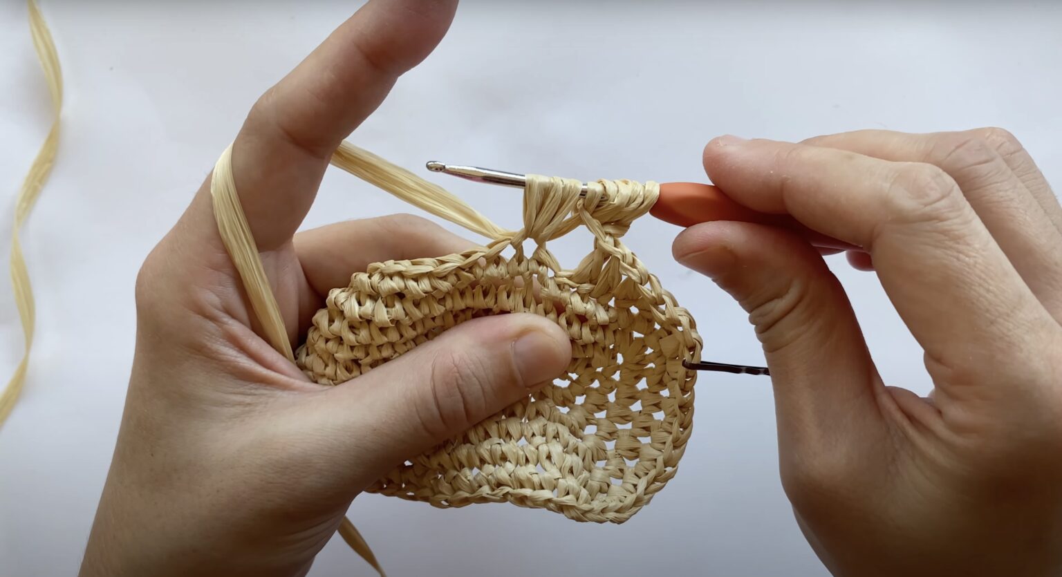 Crochet raffia bag